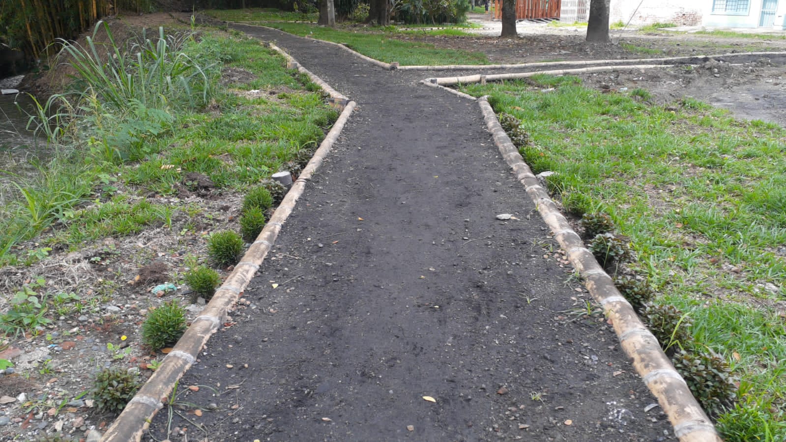 Sendero peatonal en el río Palmira – Aquaoccidente – Entregamos lo ...